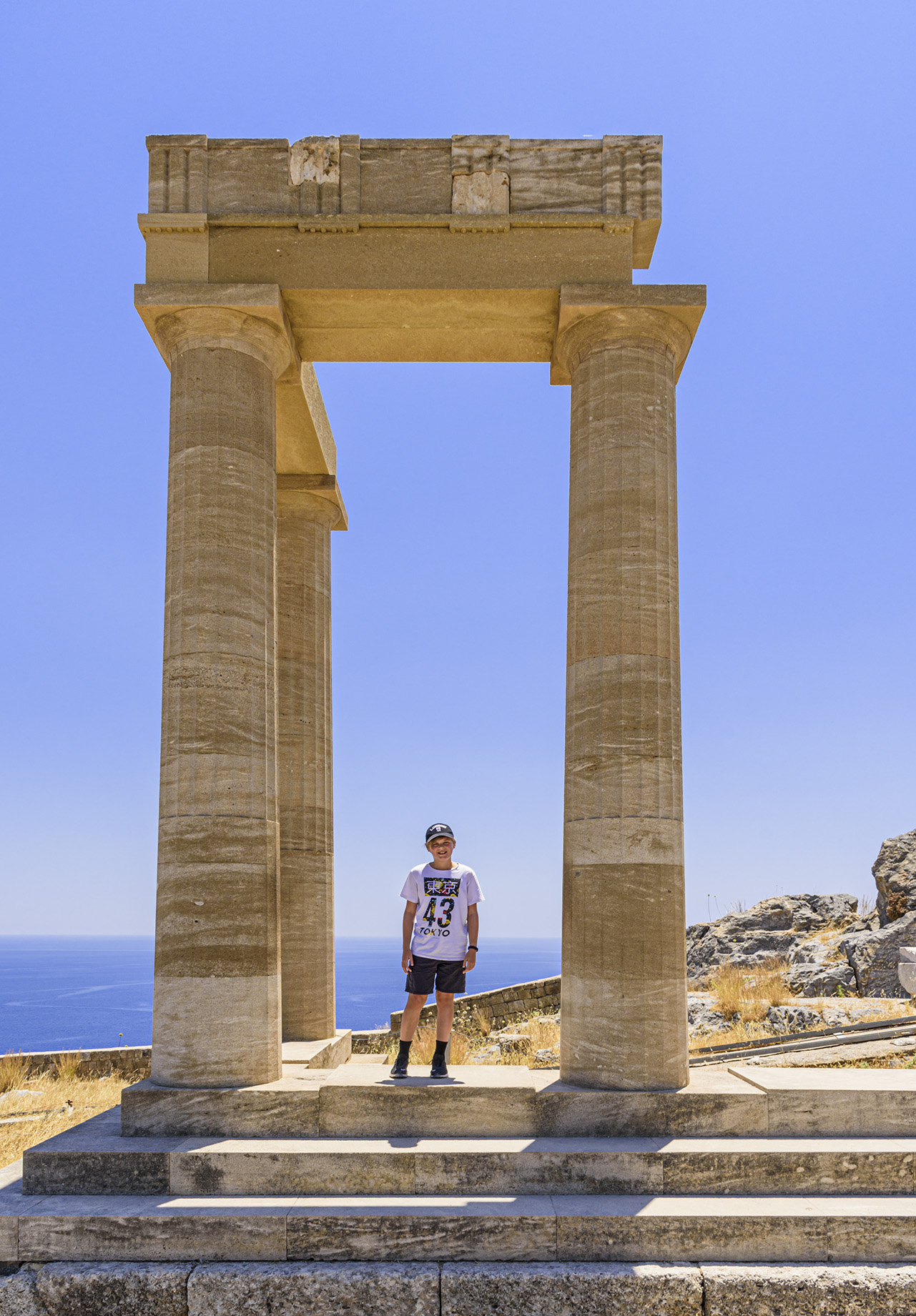 Lindos acropolis – travelling with a rykersaurus